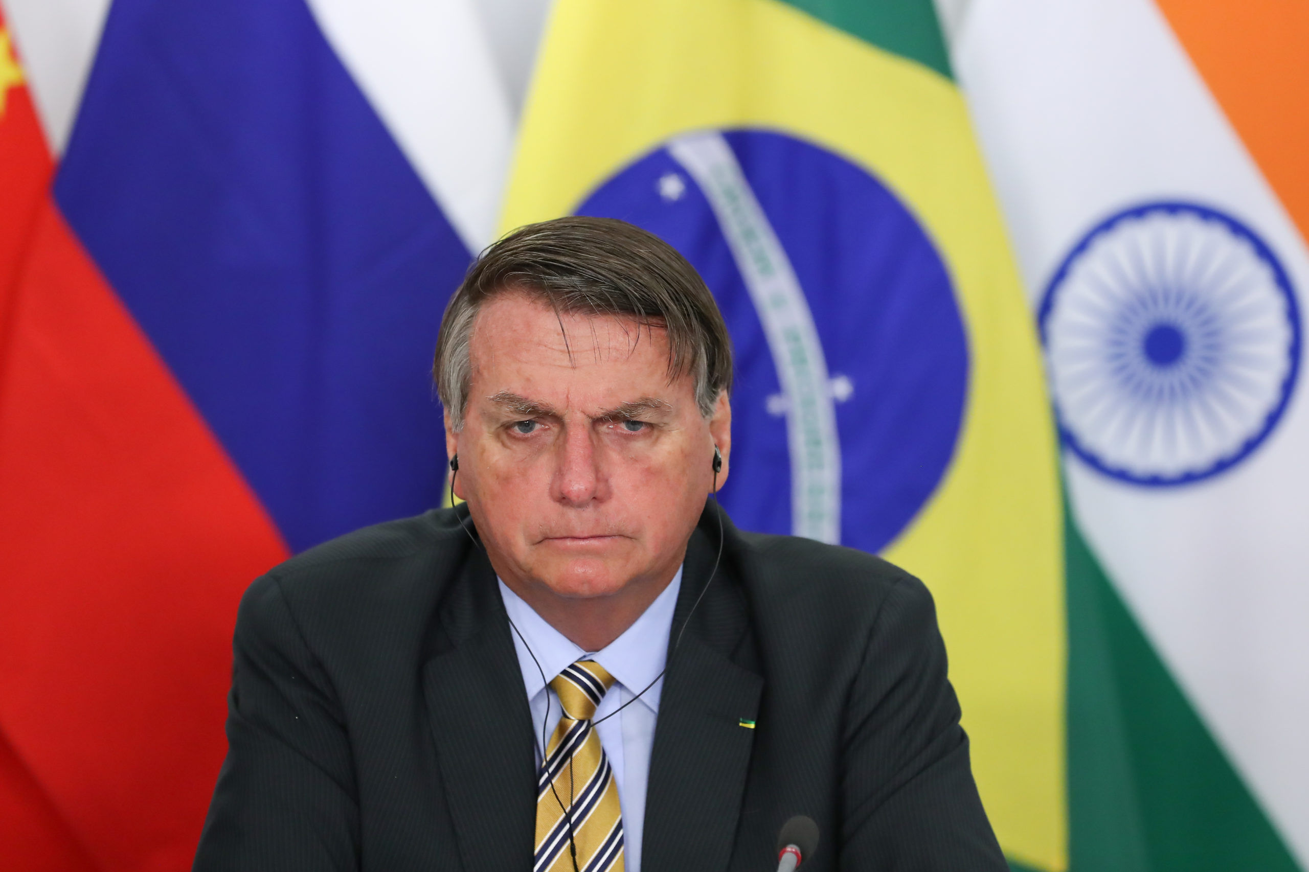Bolsonaro ameaça divulgar lista de países que compram madeira ilegal
